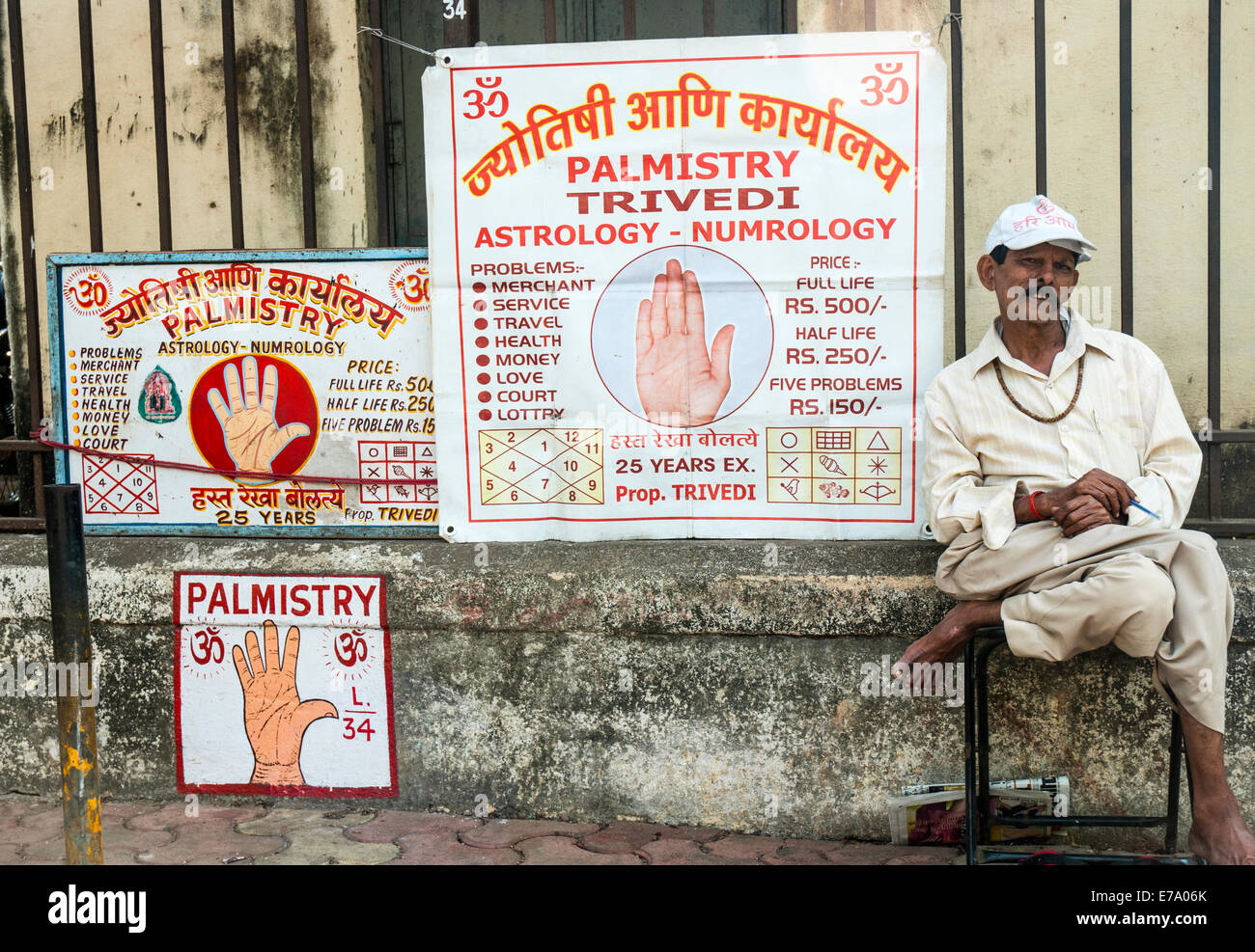 Palmistry hi-res stock photography and images - Alamy