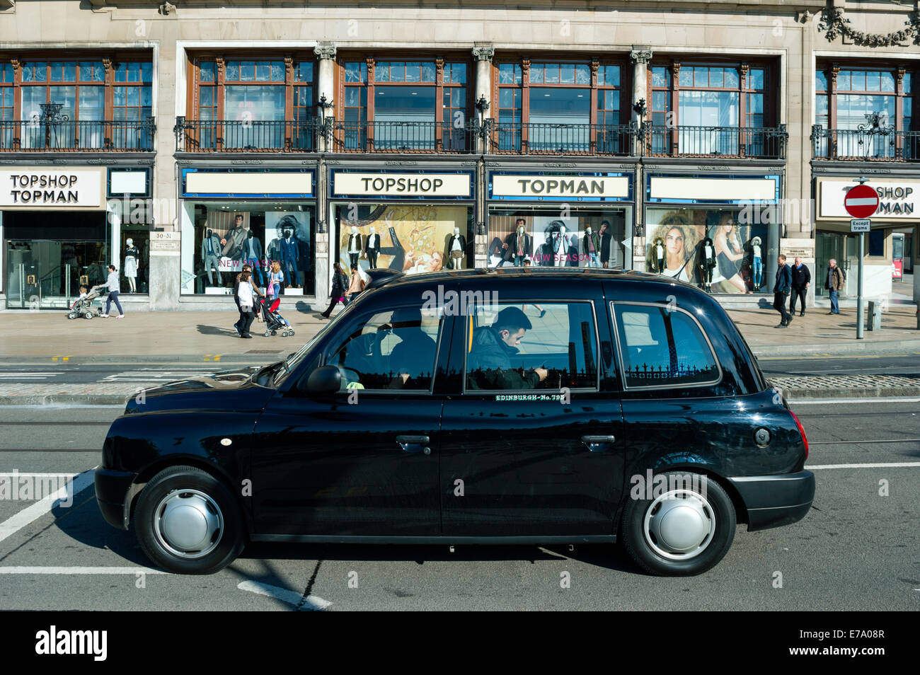 Edinburgh taxi cab hi-res stock photography and images - Alamy