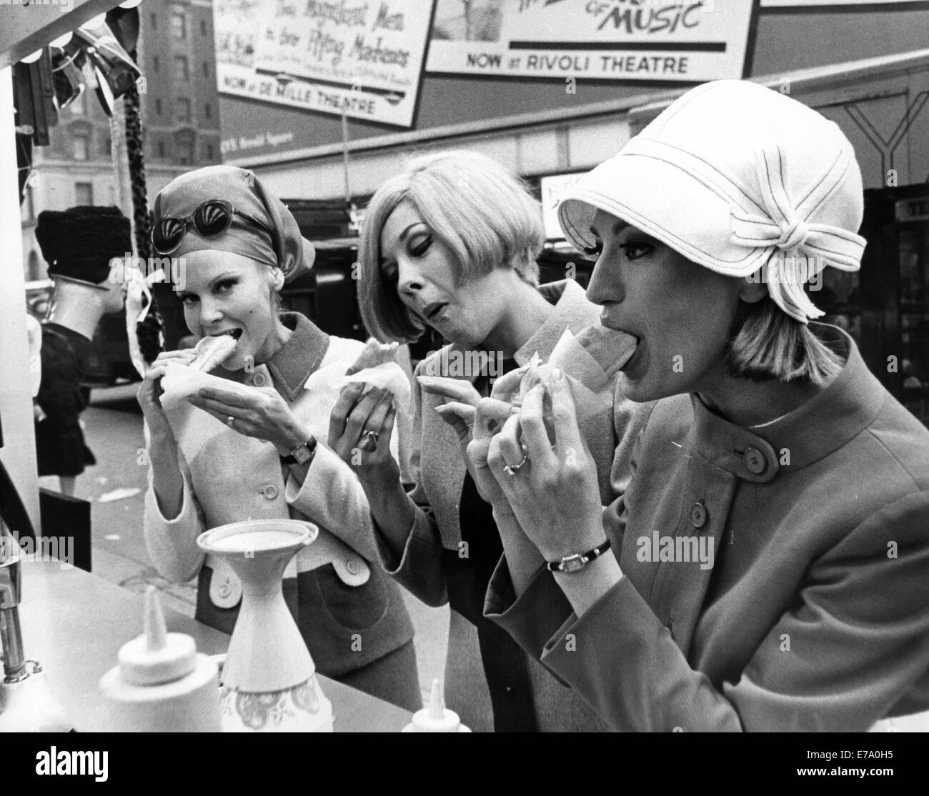 Live models Black and White Stock Photos & Images - Alamy