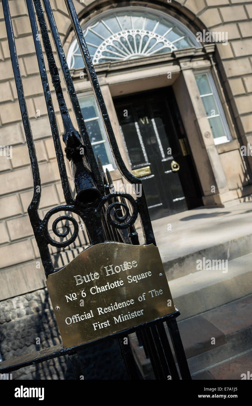 Plaque at the front of Bute House Official Residence of the First ...