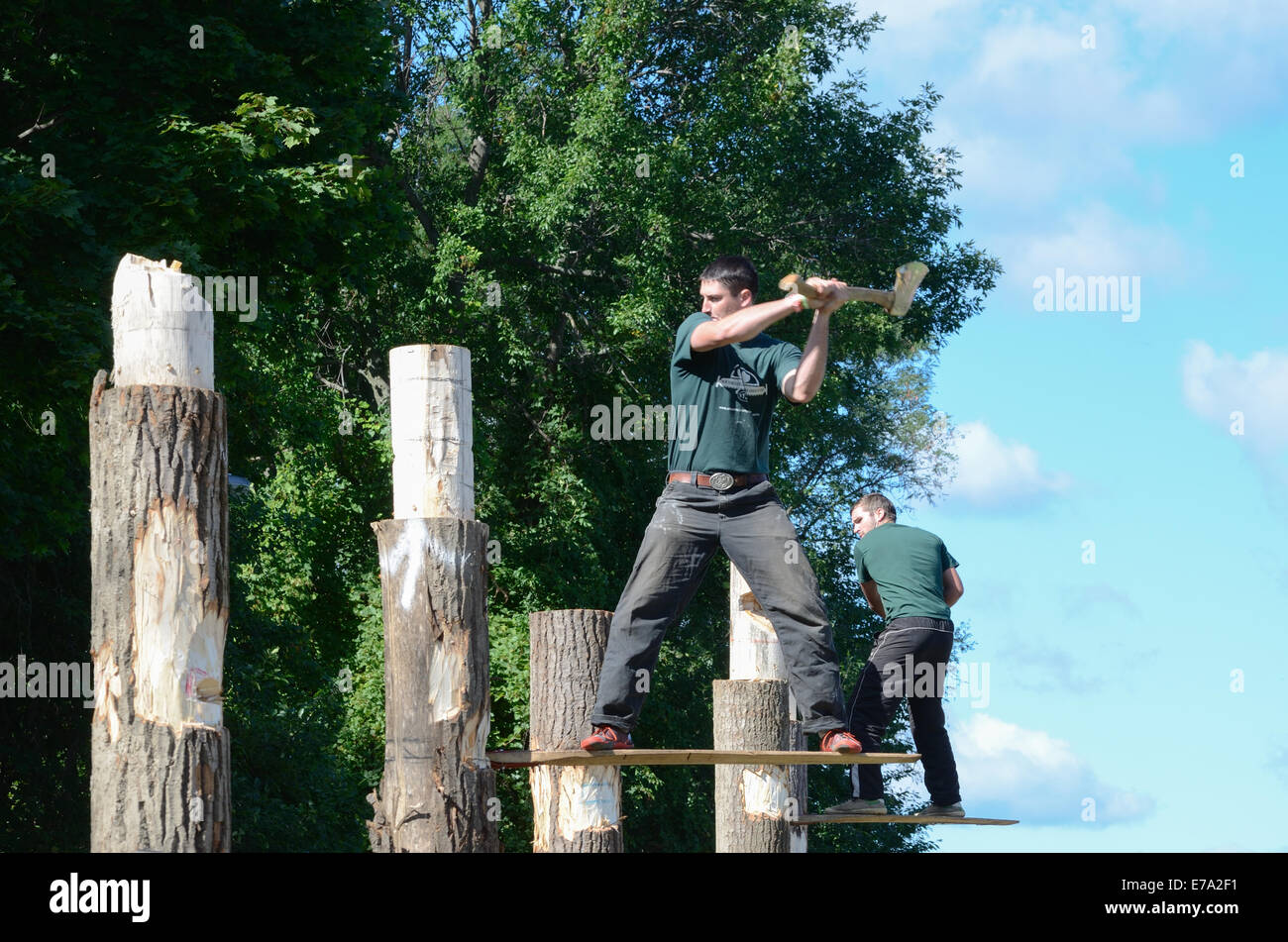 Wood chopping competition hi-res stock photography and images - Alamy