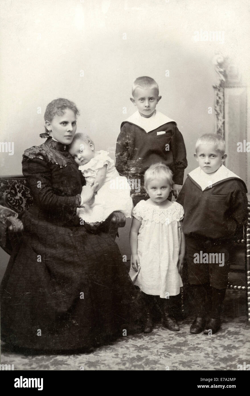 1900 girl portrait hi-res stock photography and images - Alamy