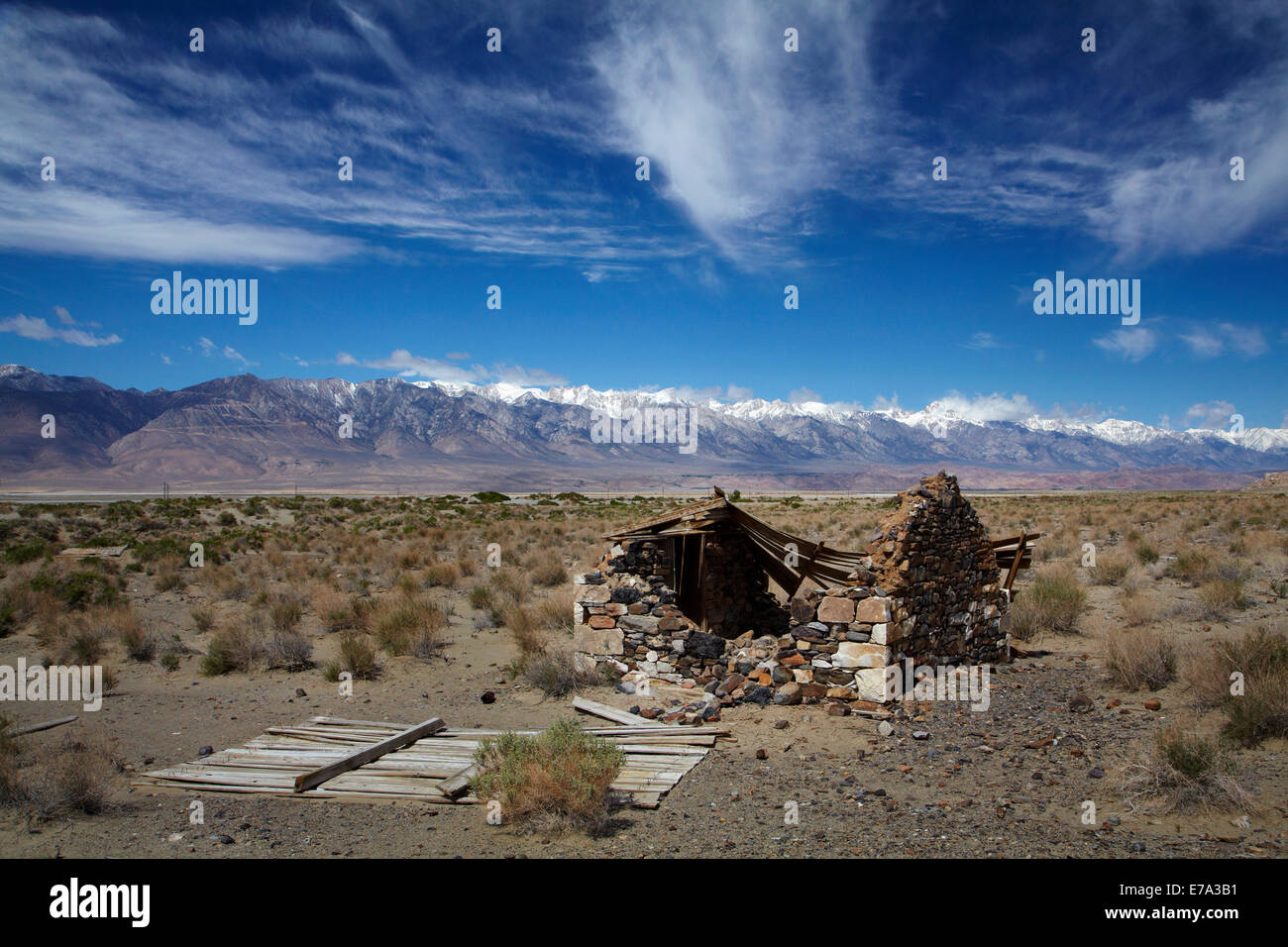 Derelict stone hut abandoned town hi-res stock photography and images ...
