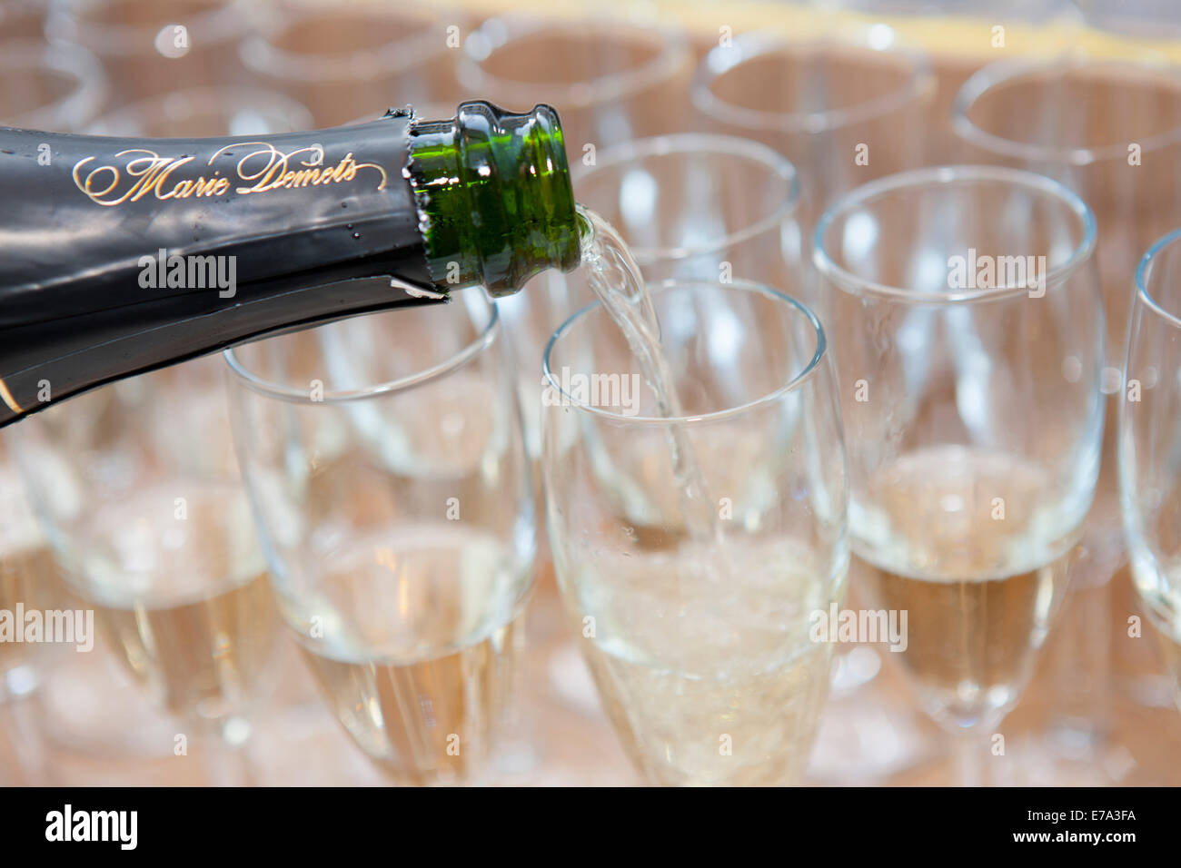 Pouring Sparkling wine Champagne at an event Stock Photo - Alamy