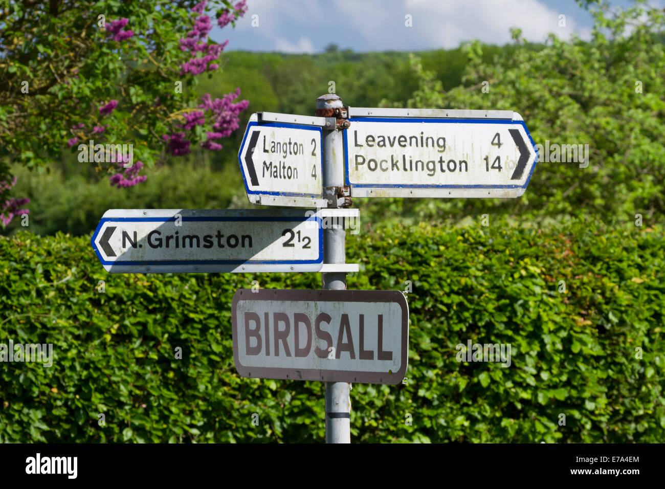 Rural road sign hi-res stock photography and images - Alamy