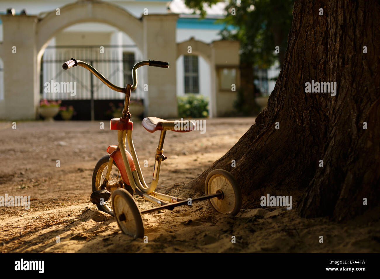 Green old cycle hi-res stock photography and images - Alamy