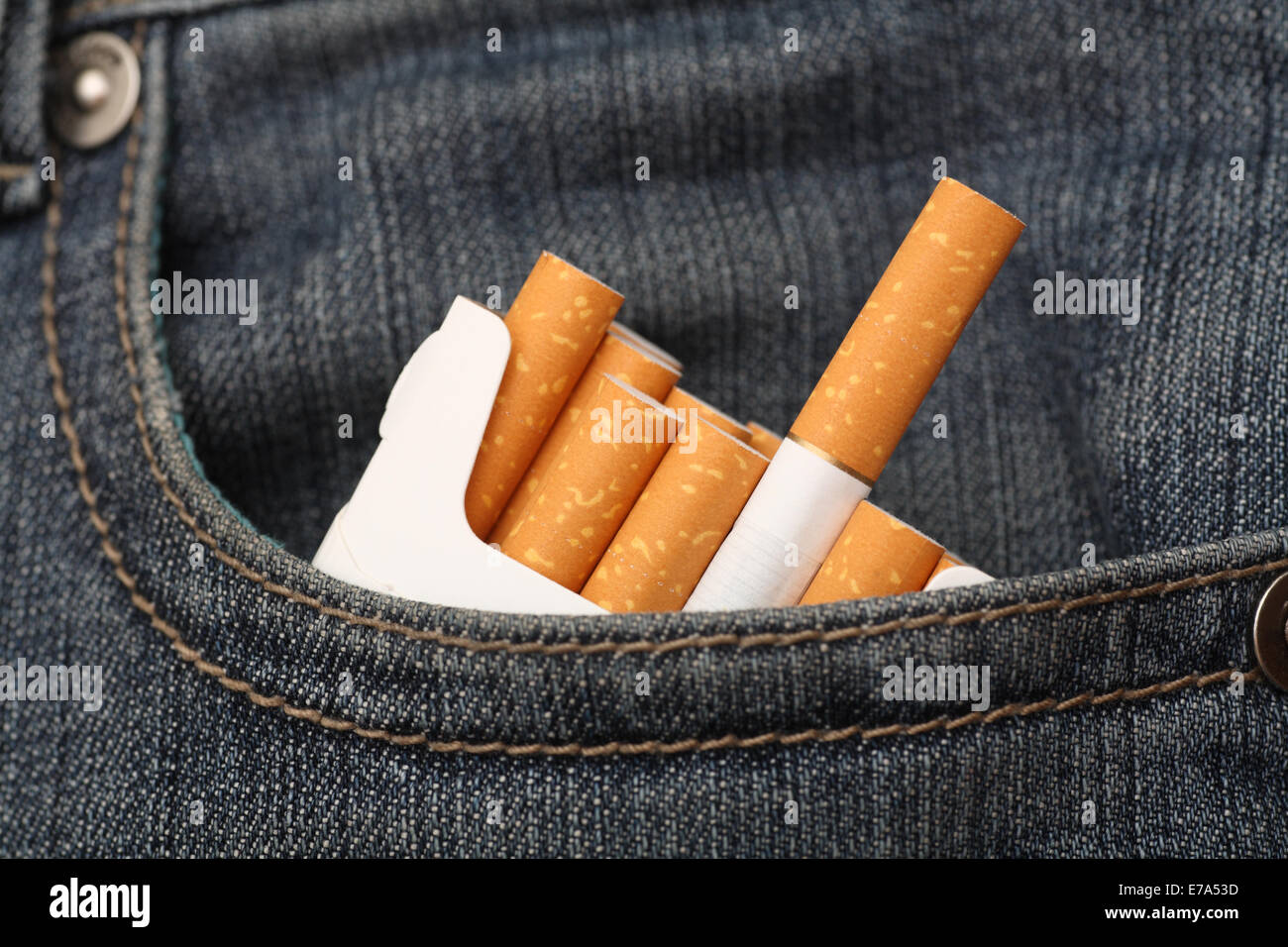 Pack of cigarettes hi-res stock photography and images - Alamy