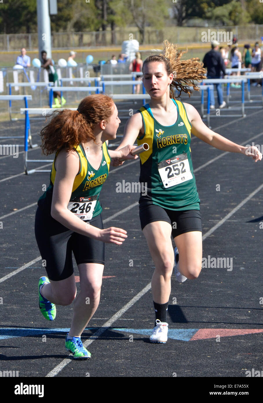 Relay race girls hi-res stock photography and images - Alamy