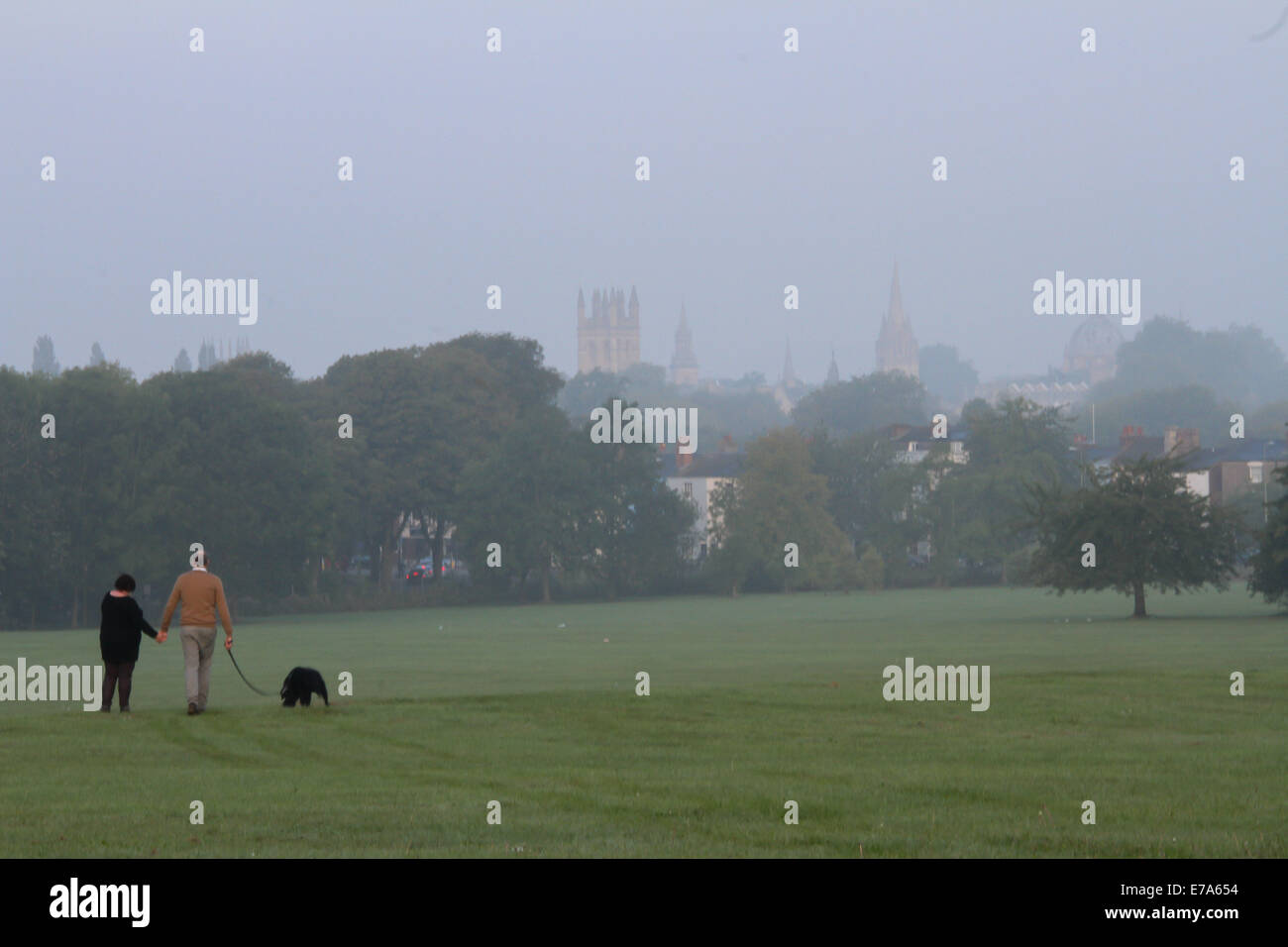 Oxford, UK. 11th September 2014. A couple walks their dog in south park ...