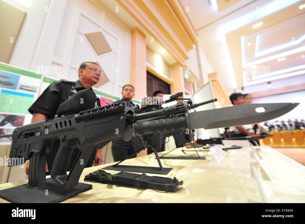 Bangkok, Thailand. 11th Sep, 2014. Thai soldiers display weapons during ...
