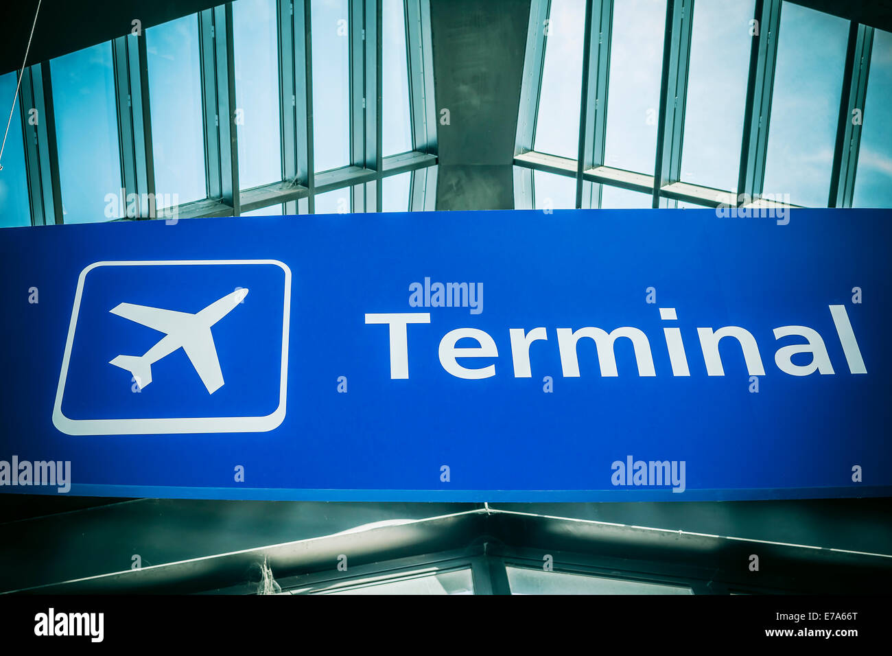 Airport terminal sign hi-res stock photography and images - Alamy