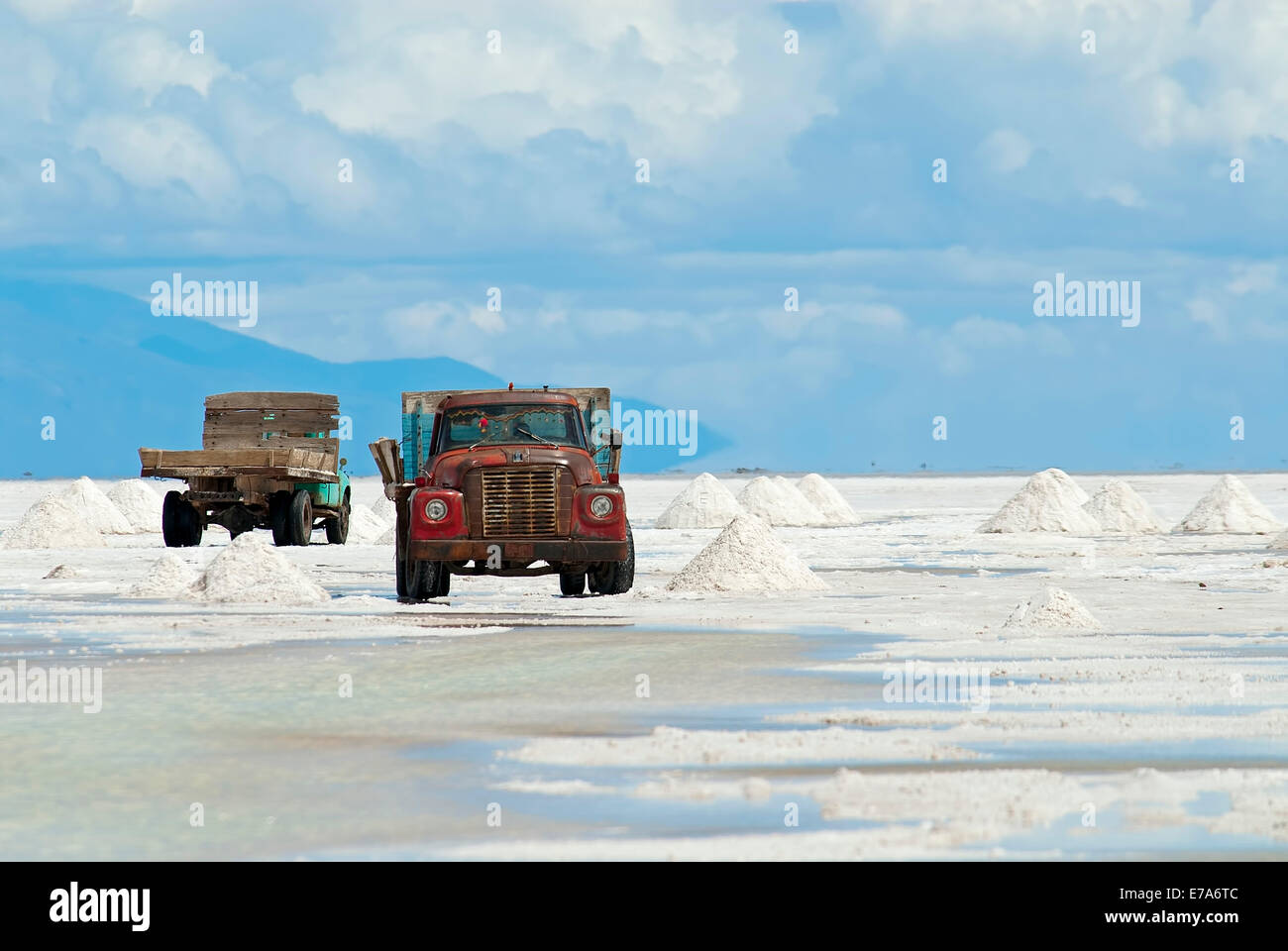 Salt extraction, Colchani, Potosi, Salar de Uyuni, Altiplano, Bolivia ...