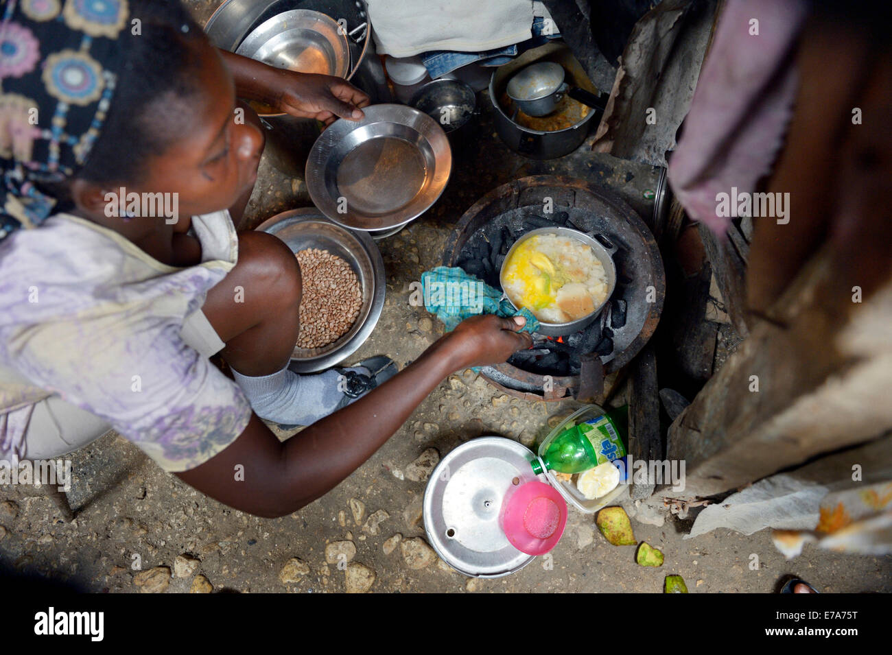 Ramshackle hut hi-res stock photography and images - Alamy