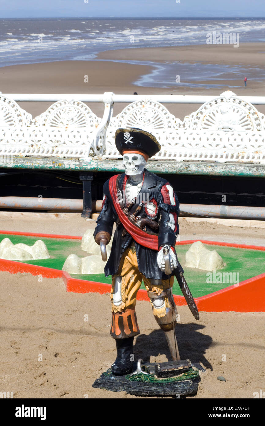 Pirate statue hi-res stock photography and images - Alamy