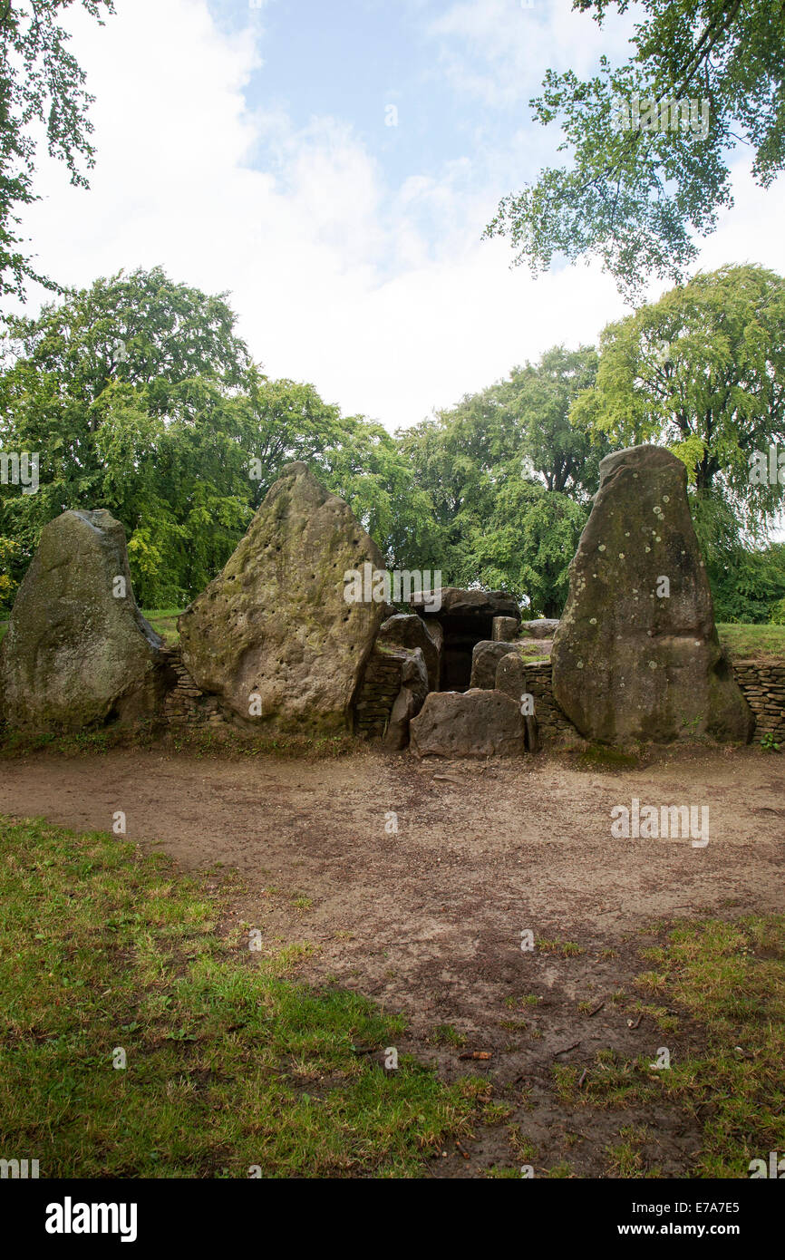Barrow burial neolithic people hi-res stock photography and images - Alamy