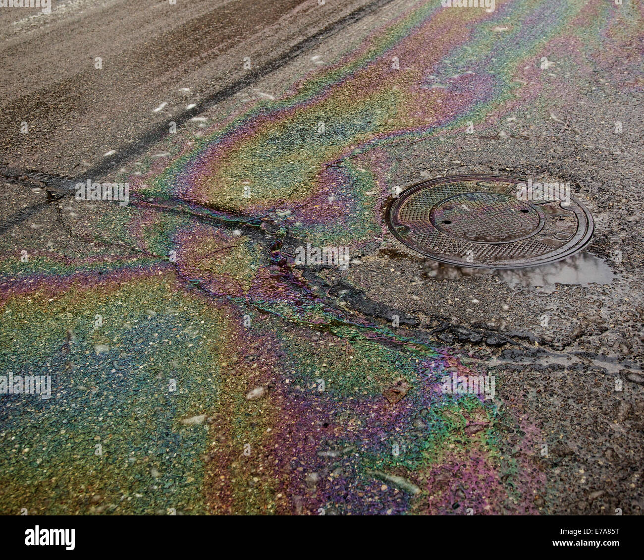 Oil spill on asphalt hi-res stock photography and images - Alamy