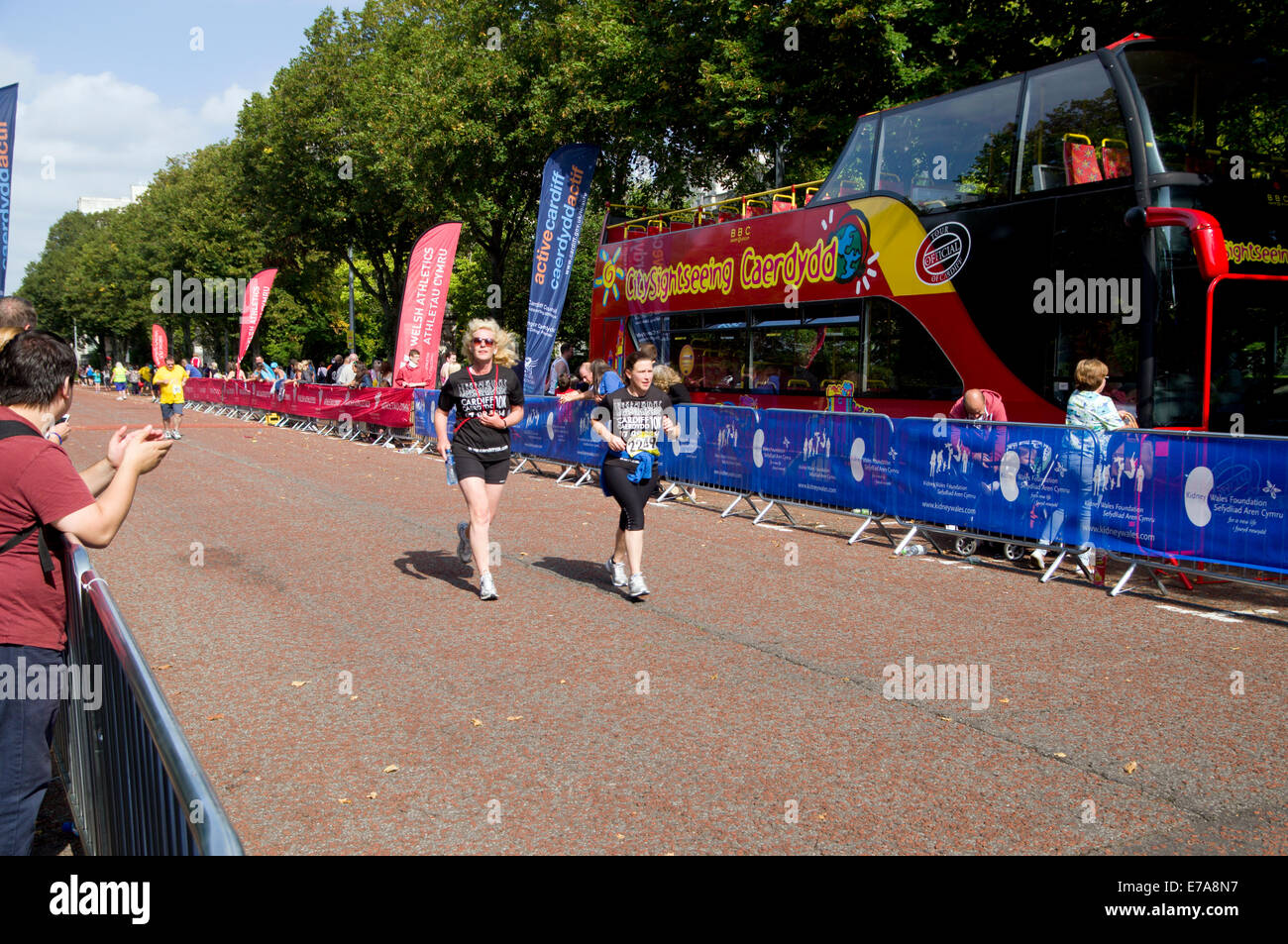 Cardiff 10k hi-res stock photography and images - Alamy