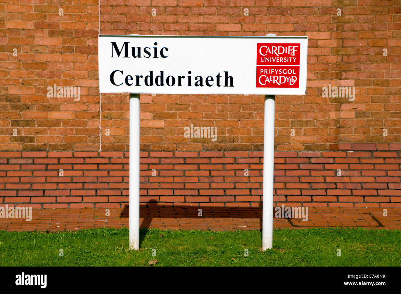 Bilingual sign wales hi-res stock photography and images - Alamy