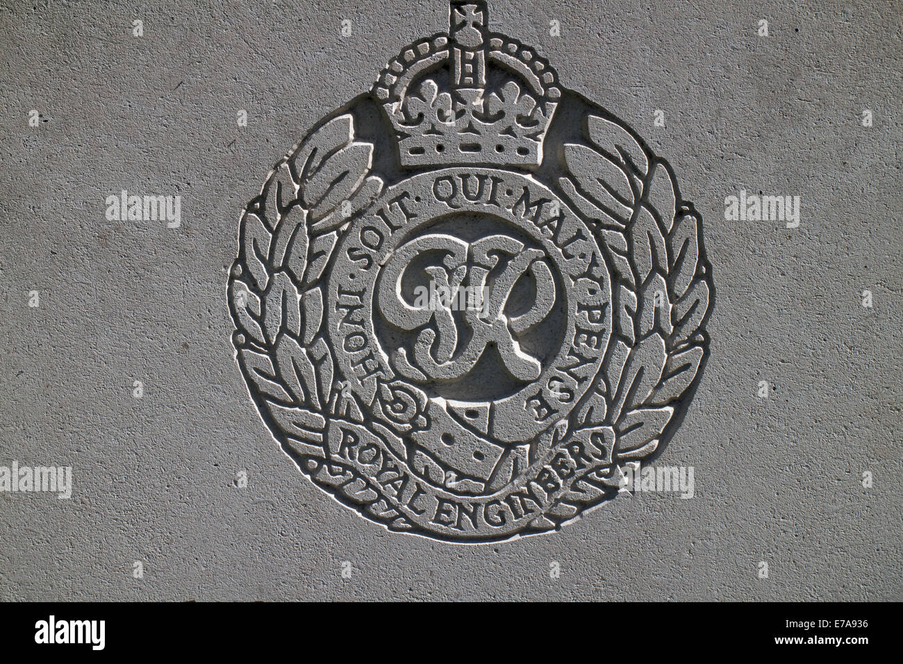 Crest badge emblem gravestone hi-res stock photography and images - Alamy