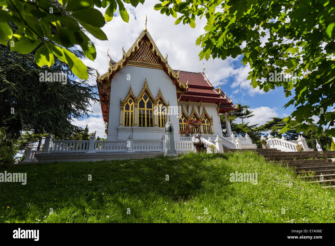Buddhapadipa Buddhist Temple, Wimbledon Parkside, London, England ...