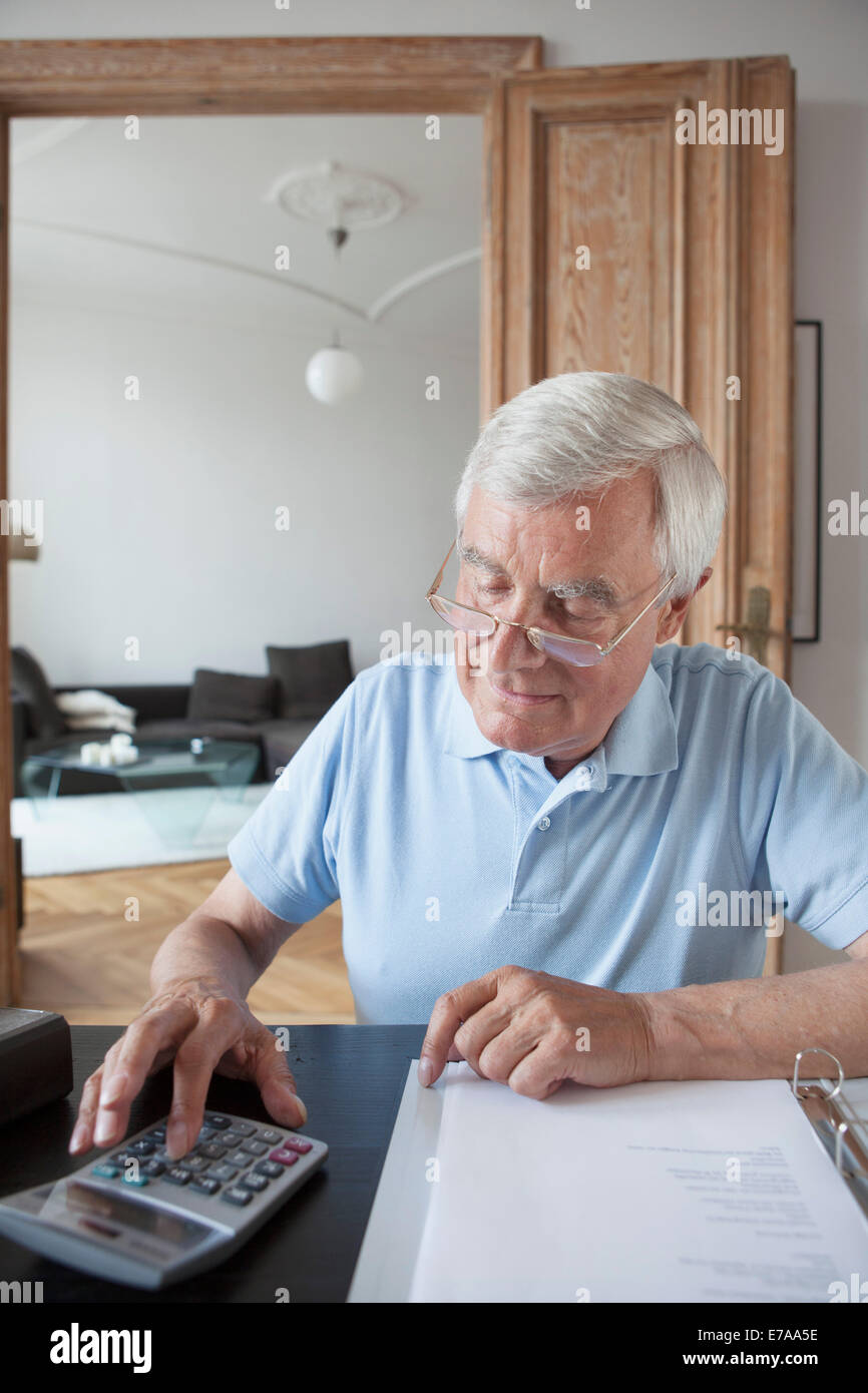 Senior table hi-res stock photography and images - Alamy