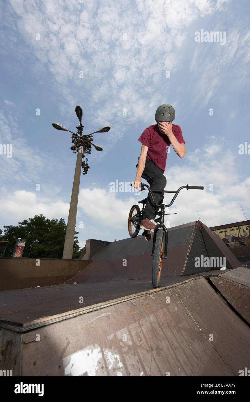 Bmx ramp helmet hi-res stock photography and images - Alamy