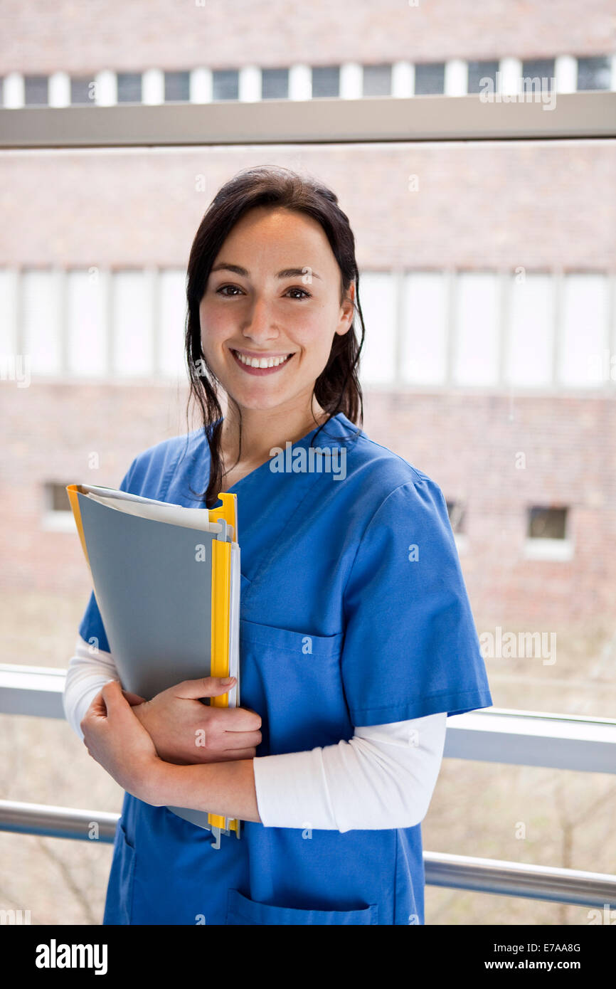 Portrait of a nurse holding a medical file Stock Photo - Alamy