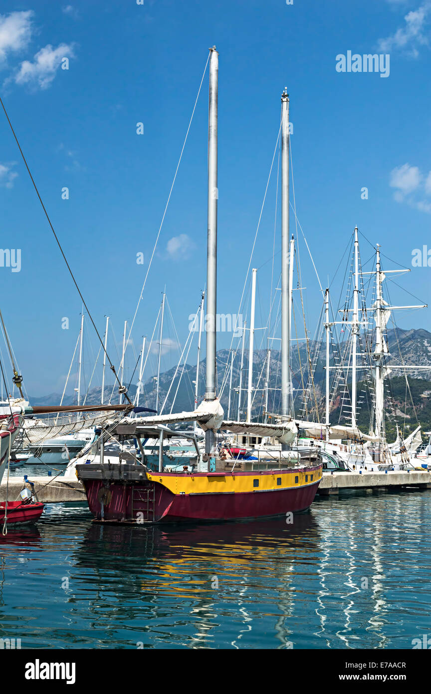 Large cruise ship alongside hi-res stock photography and images - Alamy