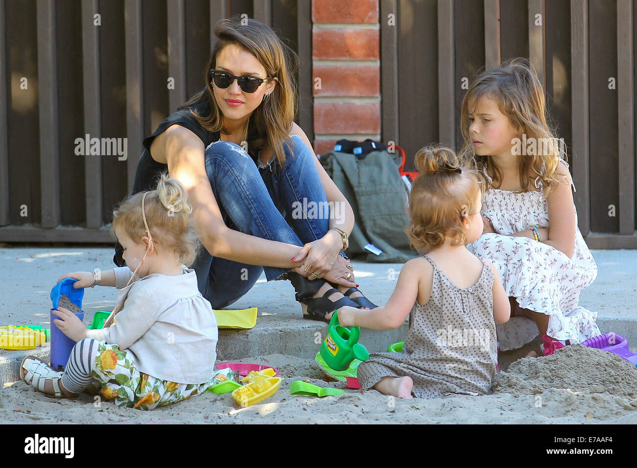 Jessica Alba and husband Cash Warren leave Brentwood Mart with their ...