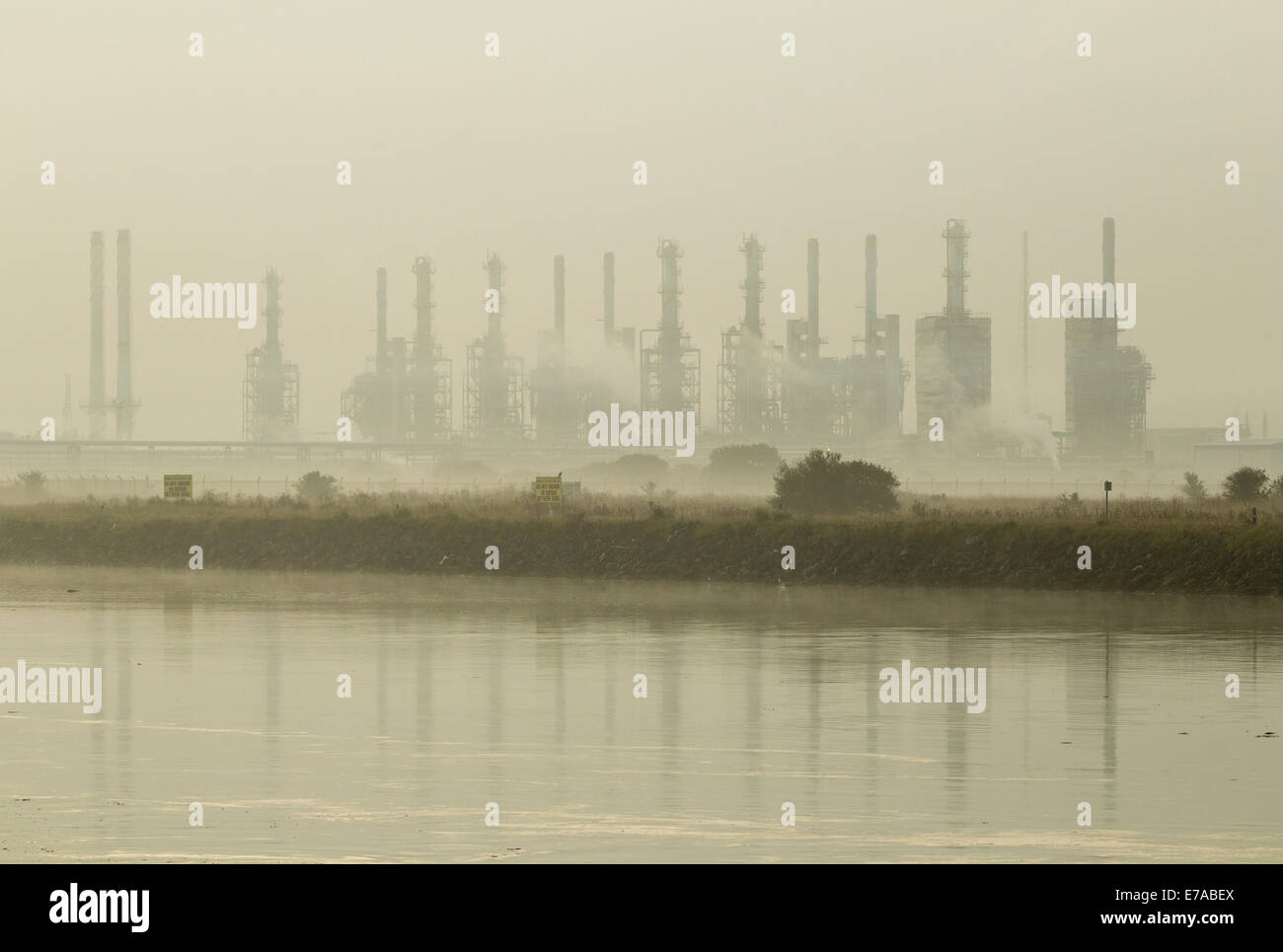 Oli, petrochemical refinery at sunrise at Teesmouth near Middlesbrough ...