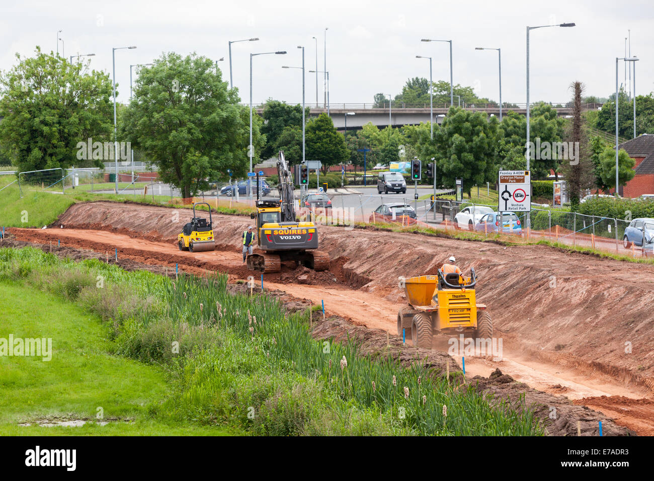 Work on strengthening flood defences being carried out in Tamworth in ...