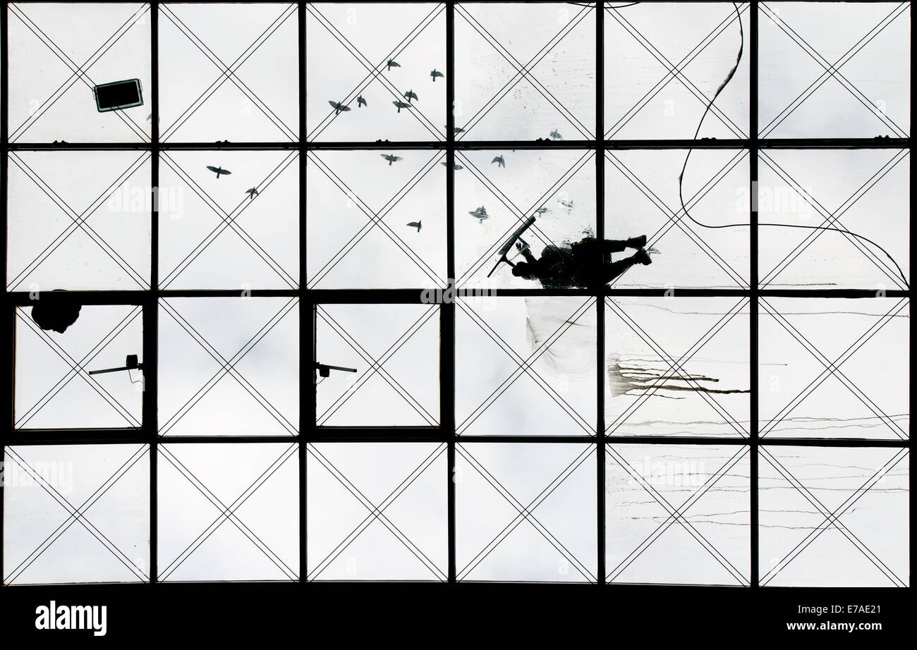 Dresden, Germany. 11th Sep, 2014. Facade and window cleaner Michael ...