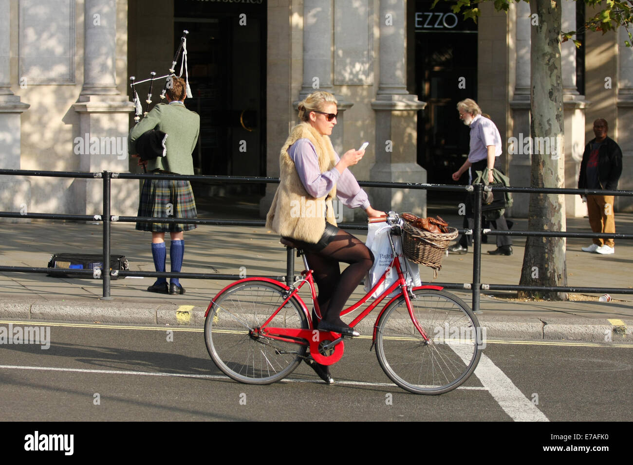 Cyclist by traffic lights hi-res stock photography and images - Alamy
