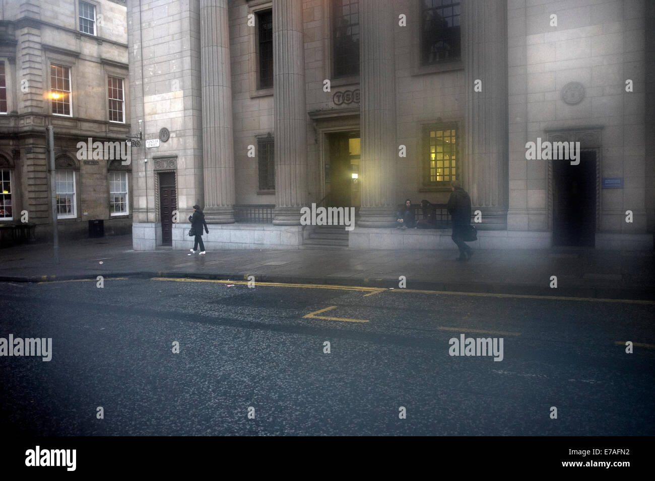 Rainy edinburgh hi-res stock photography and images - Alamy