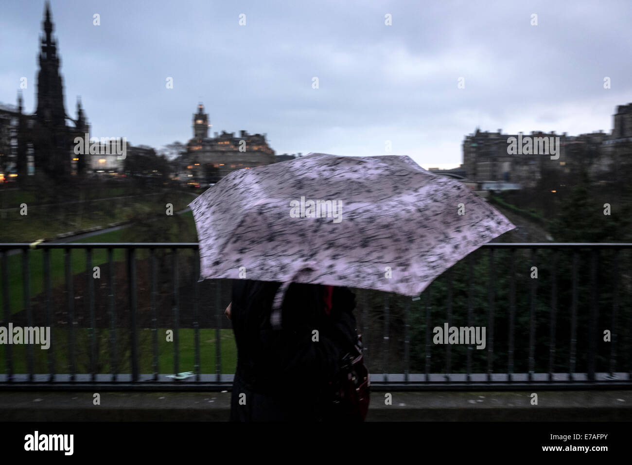 Edinburgh winter weather hi-res stock photography and images - Alamy