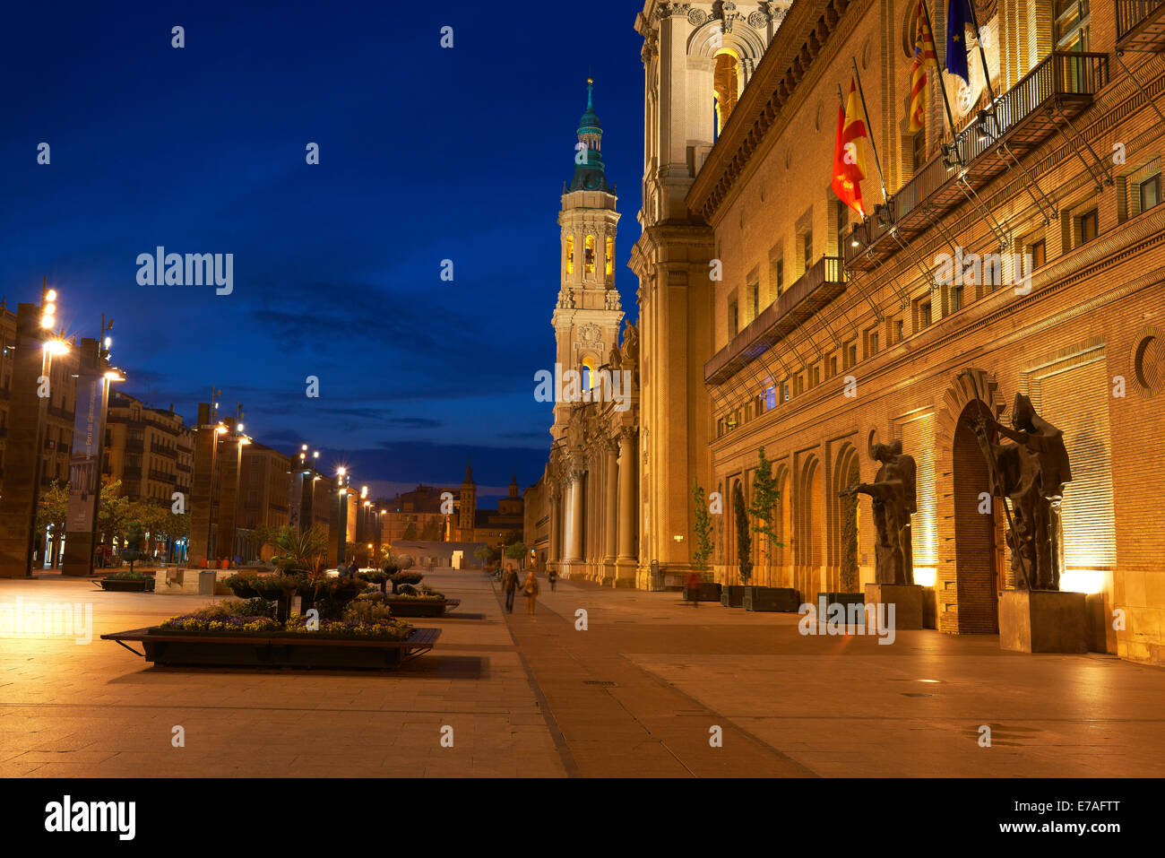Plaza del Pilar square, Basilica del Pilar, Zaragoza, Aragon, Spain ...