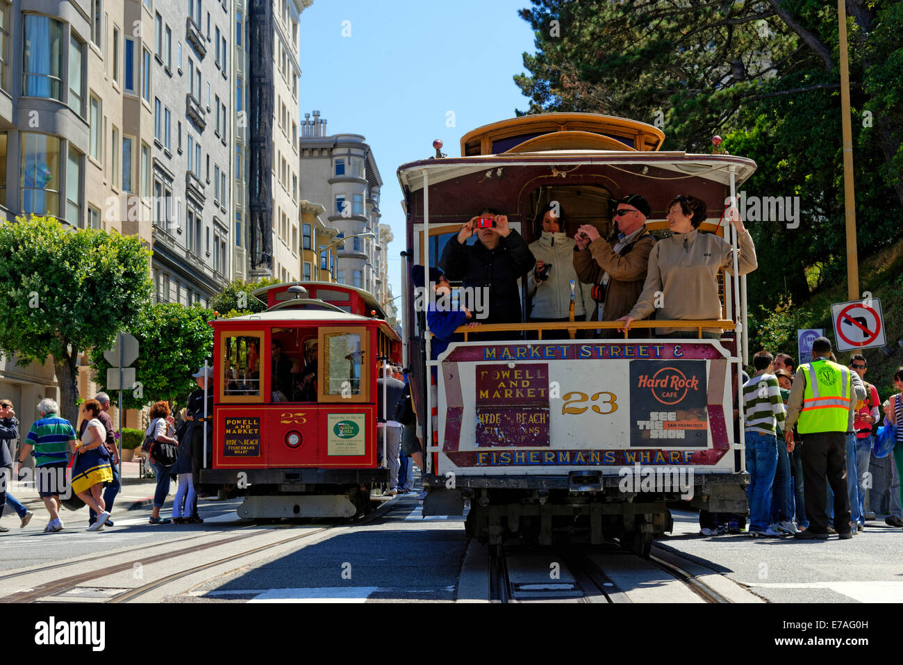 The historic cable car on Hyde Street, San Francisco, California, USA ...