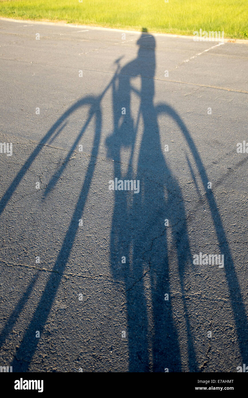 Long evening shadow hi-res stock photography and images - Alamy
