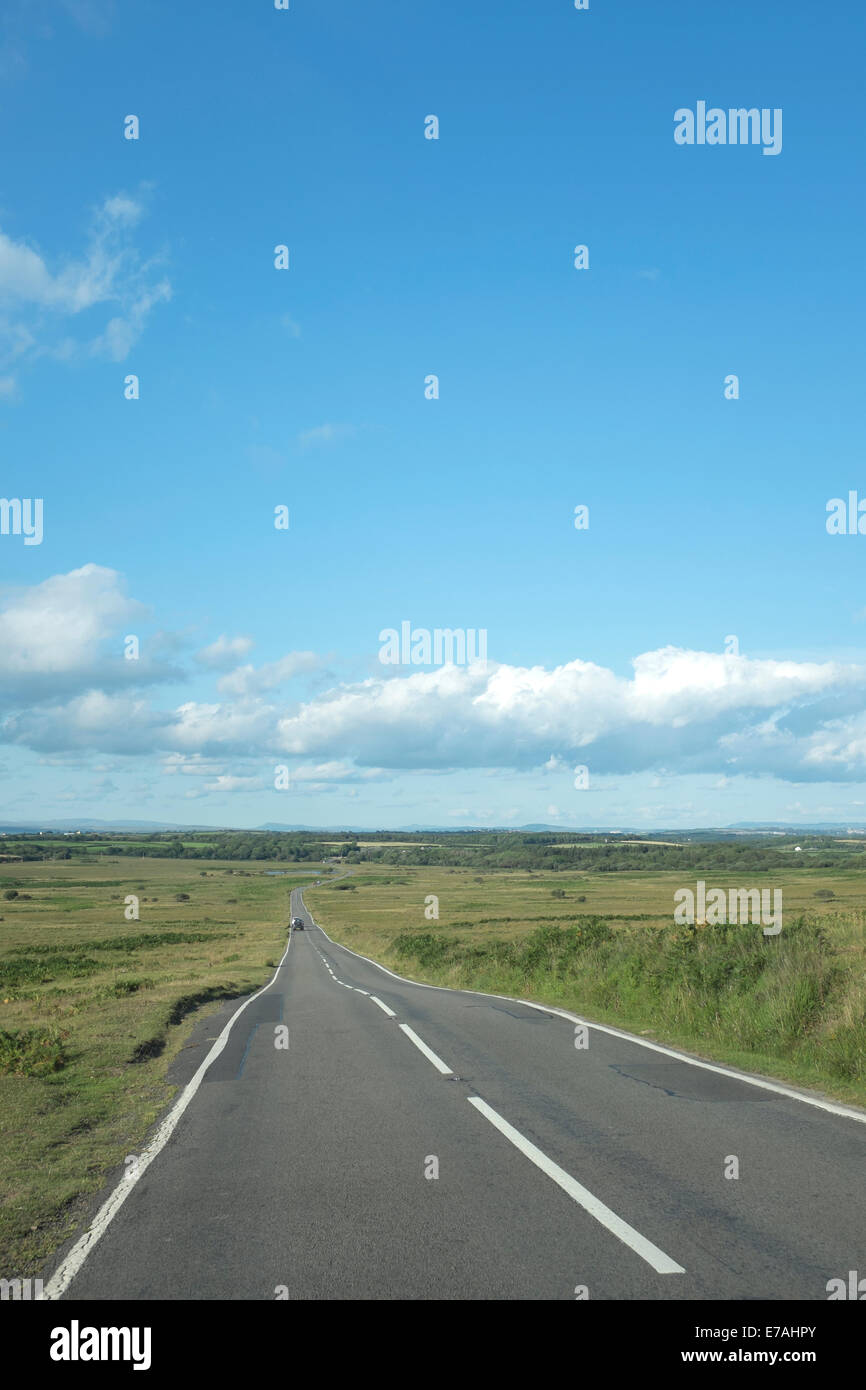 Straight road hi-res stock photography and images - Alamy