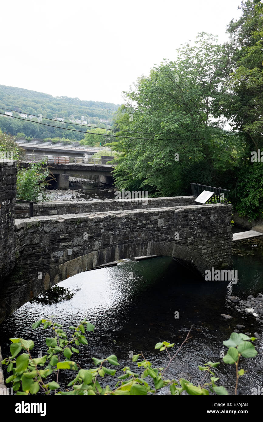 New bridges hi-res stock photography and images - Alamy