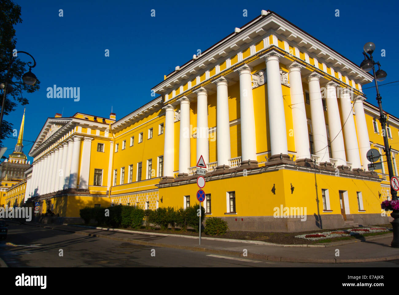 Admiralty building, Alexander Garden, central Saint Petersburg, Russia ...
