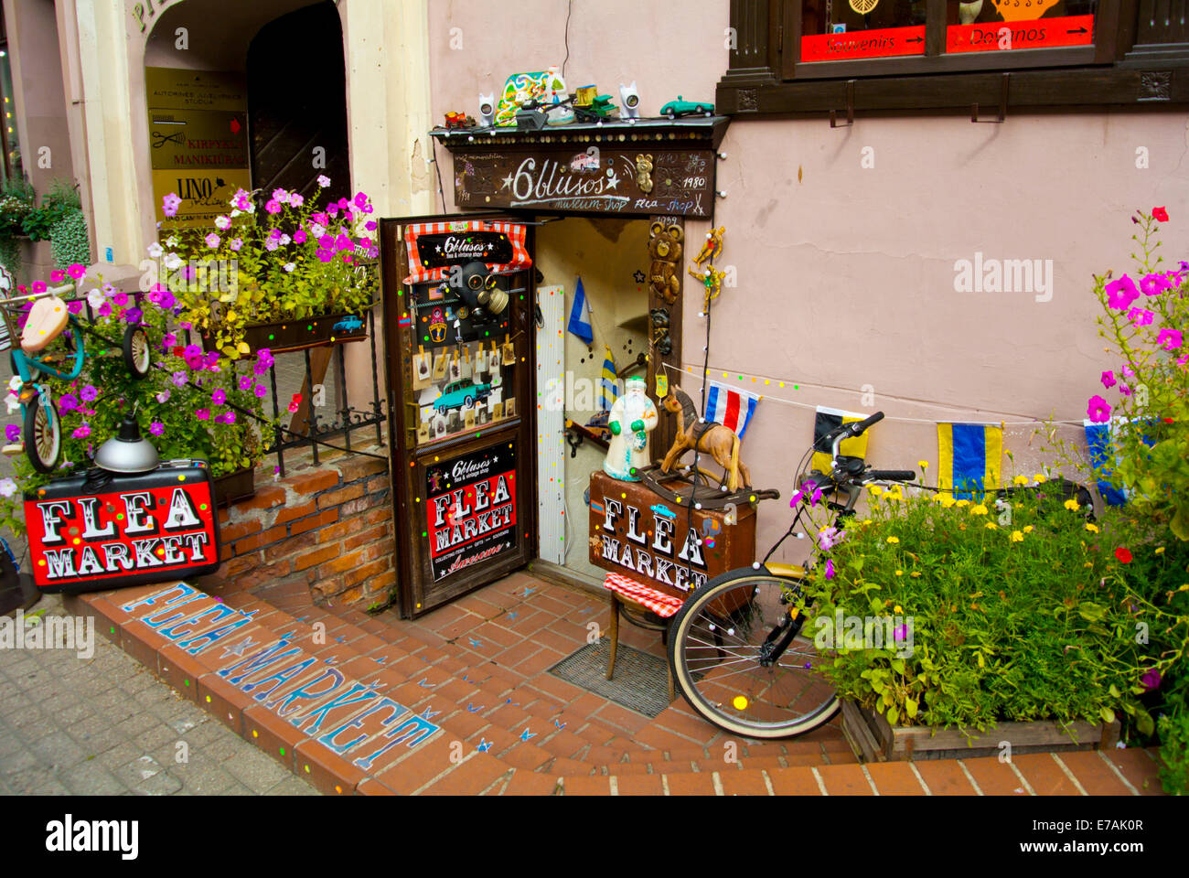 Flea Market vintage shop, Pilies gatve street, old town Vilnius ...