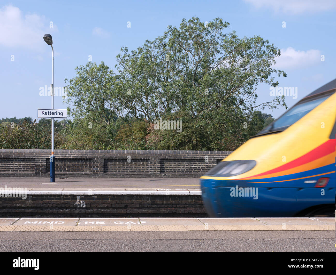 Train passing through the rail station at Kettering, England Stock ...