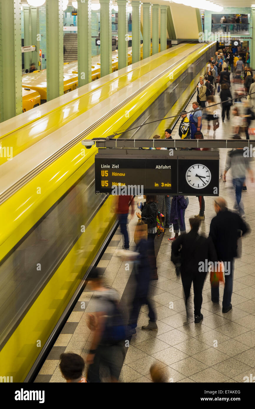 Train platform alexanderplatz subway station hi-res stock photography ...