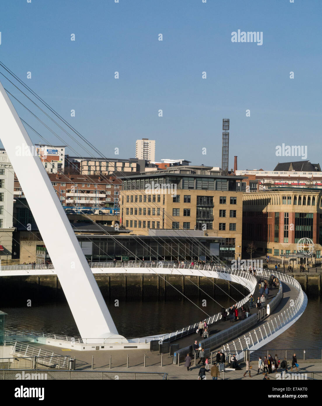 gateshead millenium bridge newcastle upon tyne Stock Photo - Alamy