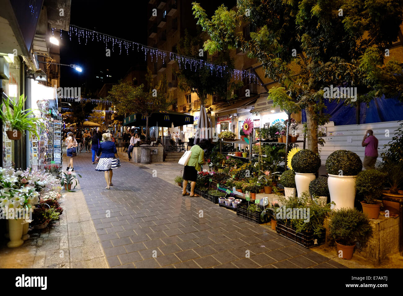 Nightlife scene in Ben Yehuda Pedestrian street, West Jerusalem, Israel ...