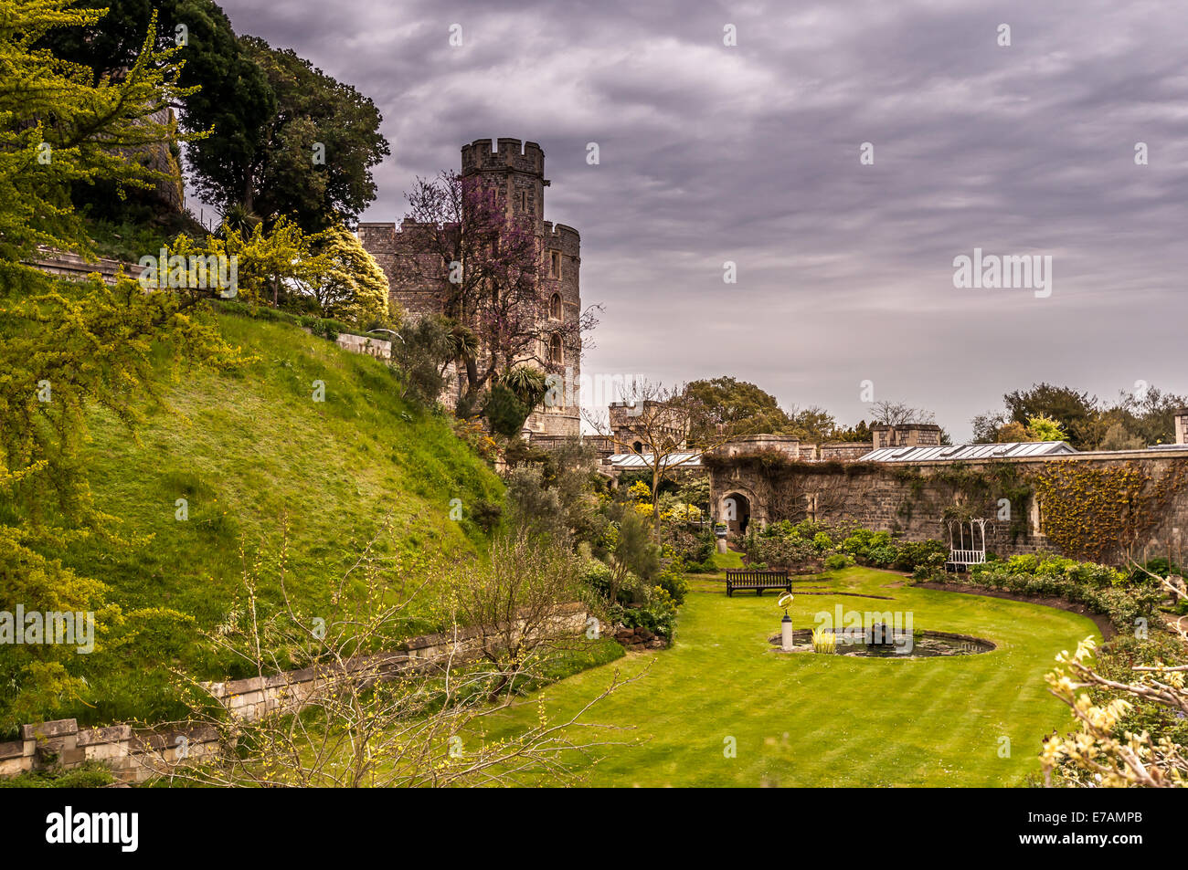 Windsor castle hi-res stock photography and images - Alamy