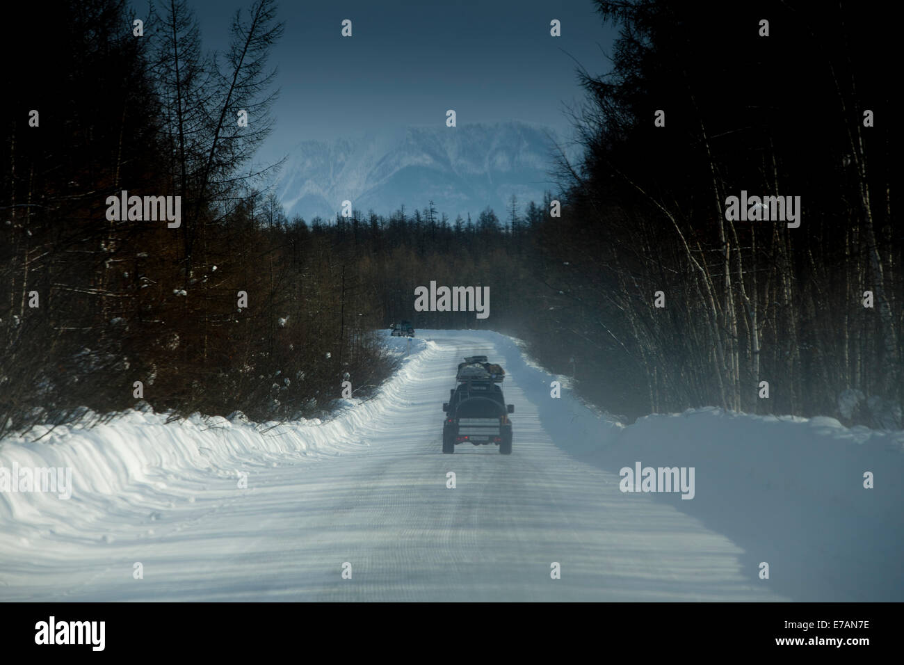 4wd expedition snow mountains ice road forest Stock Photo - Alamy