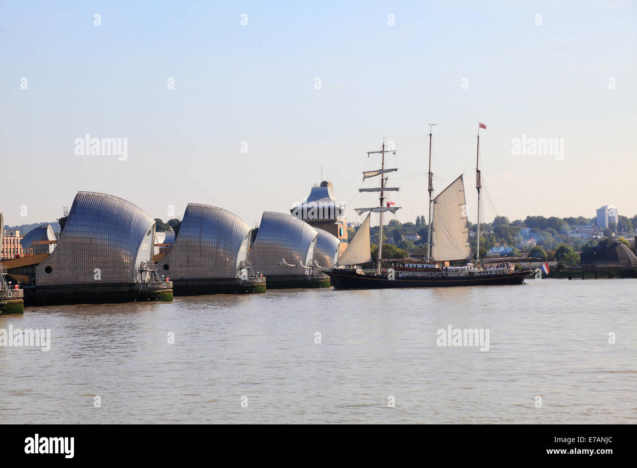 Thames barrier hi-res stock photography and images - Alamy