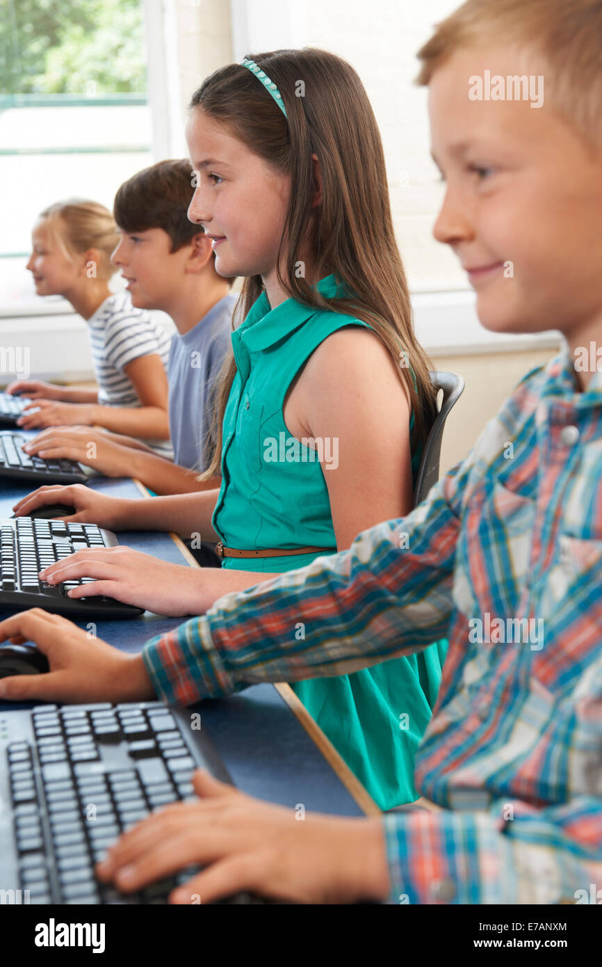 Group Of Elementary School Children In Computer Class Stock Photo - Alamy